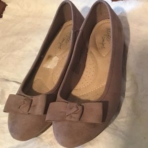 dexflex comfort | Shoes | Dexflex Comfort Tan Slide On Shoes Sz 85 ...